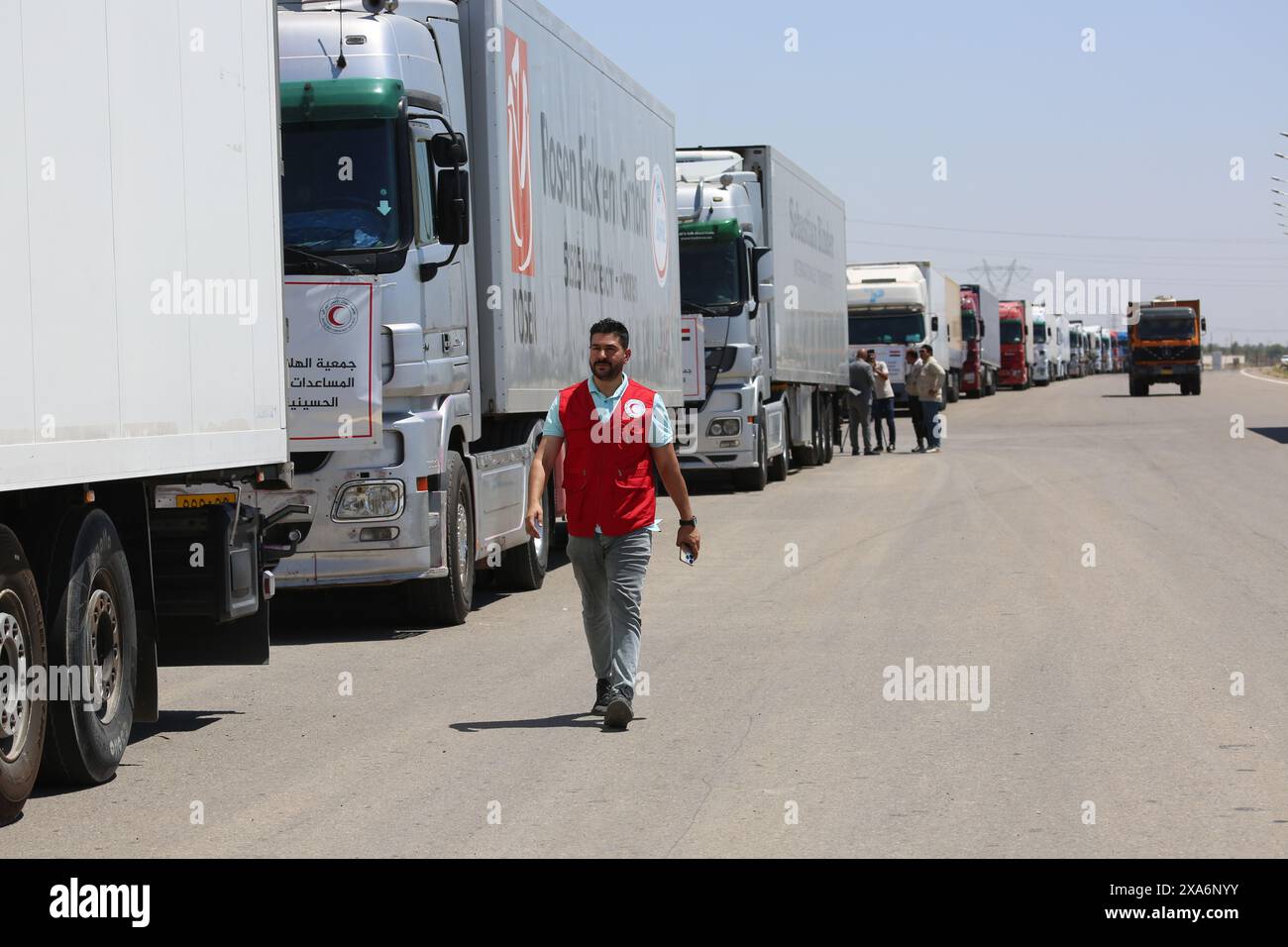 Ramadi, Iraq. 4th June, 2024. A staff member of the Iraqi Red Crescent ...