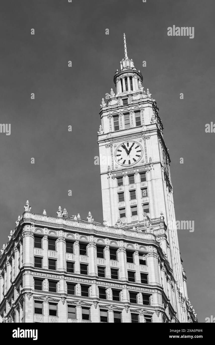 A clock tower building with clear sky backdrop in Chicago Stock Photo ...