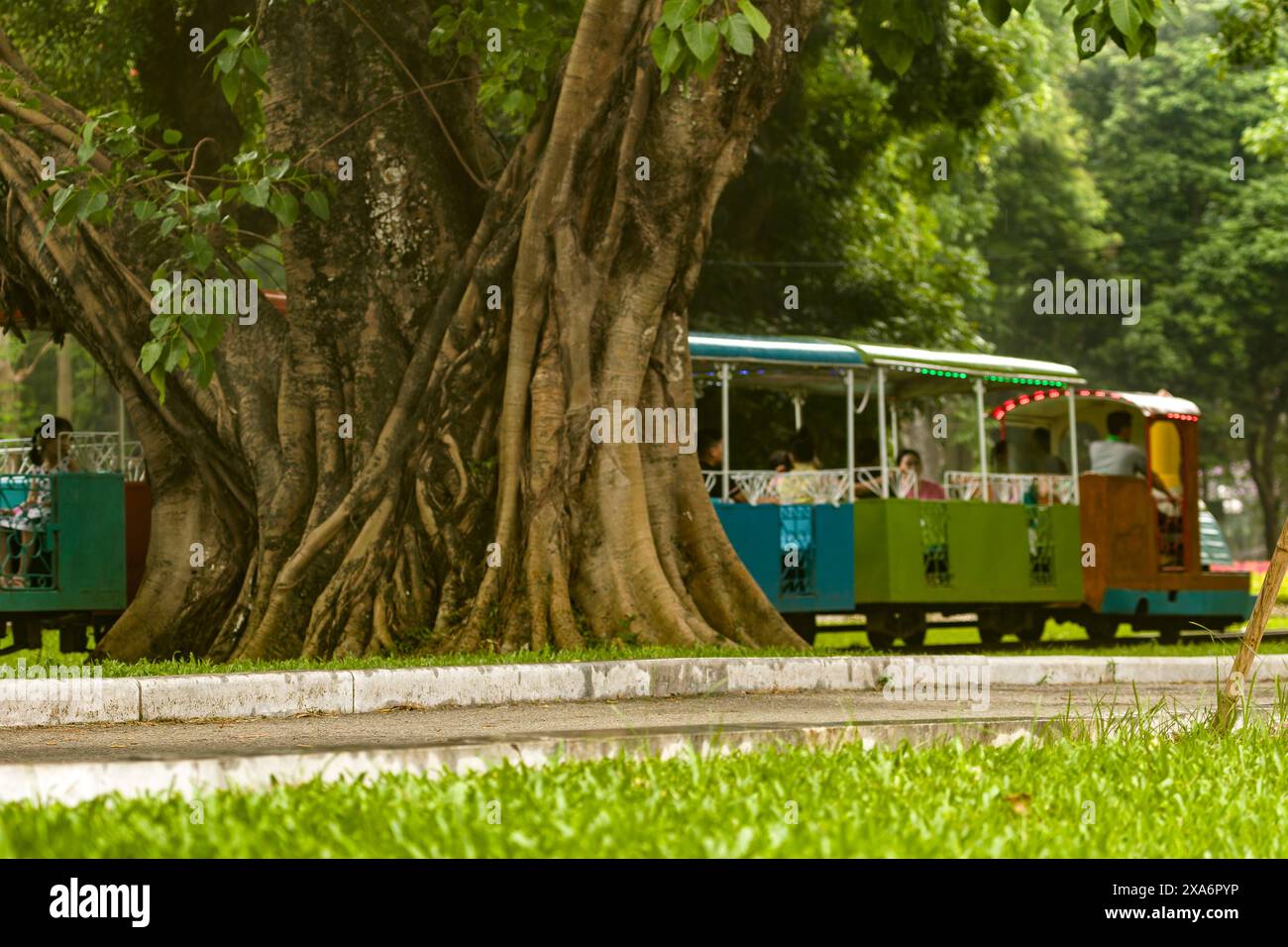 Not to be missed superb Thong Nhat Park (LeninPark), Hanoi Old Town ...