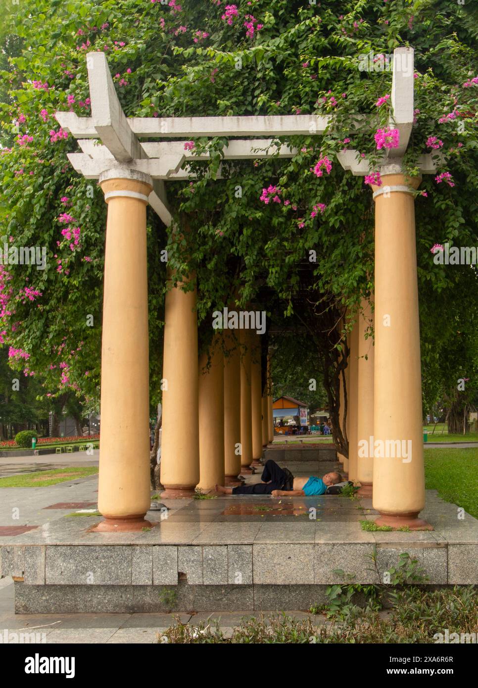 Not to be missed superb Thong Nhat Park (LeninPark), Hanoi Old Town ...
