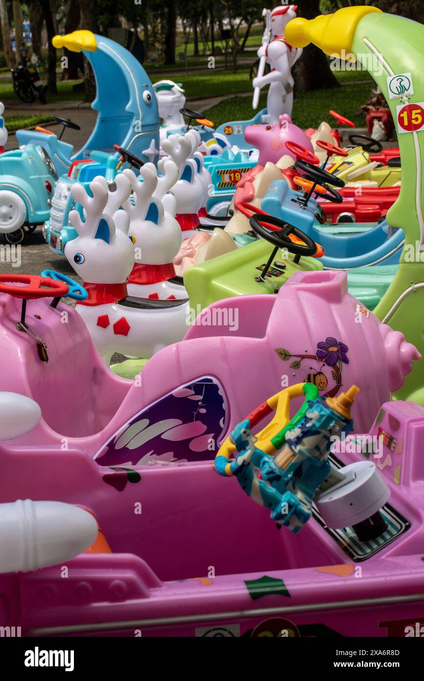 Not to be missed superb Thong Nhat Park (LeninPark), Hanoi Old Town ...