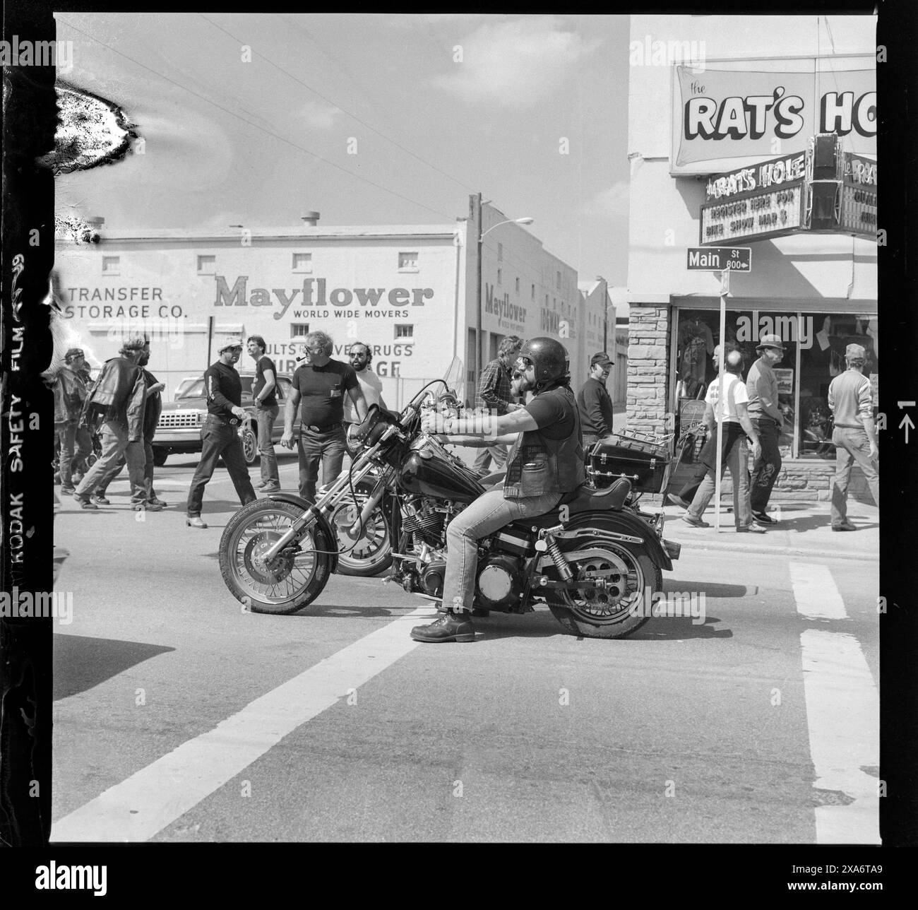 Biker und Besucher während der Daytona Bike Week in Daytona Beach, Florida USA am 15.3.1985 ...