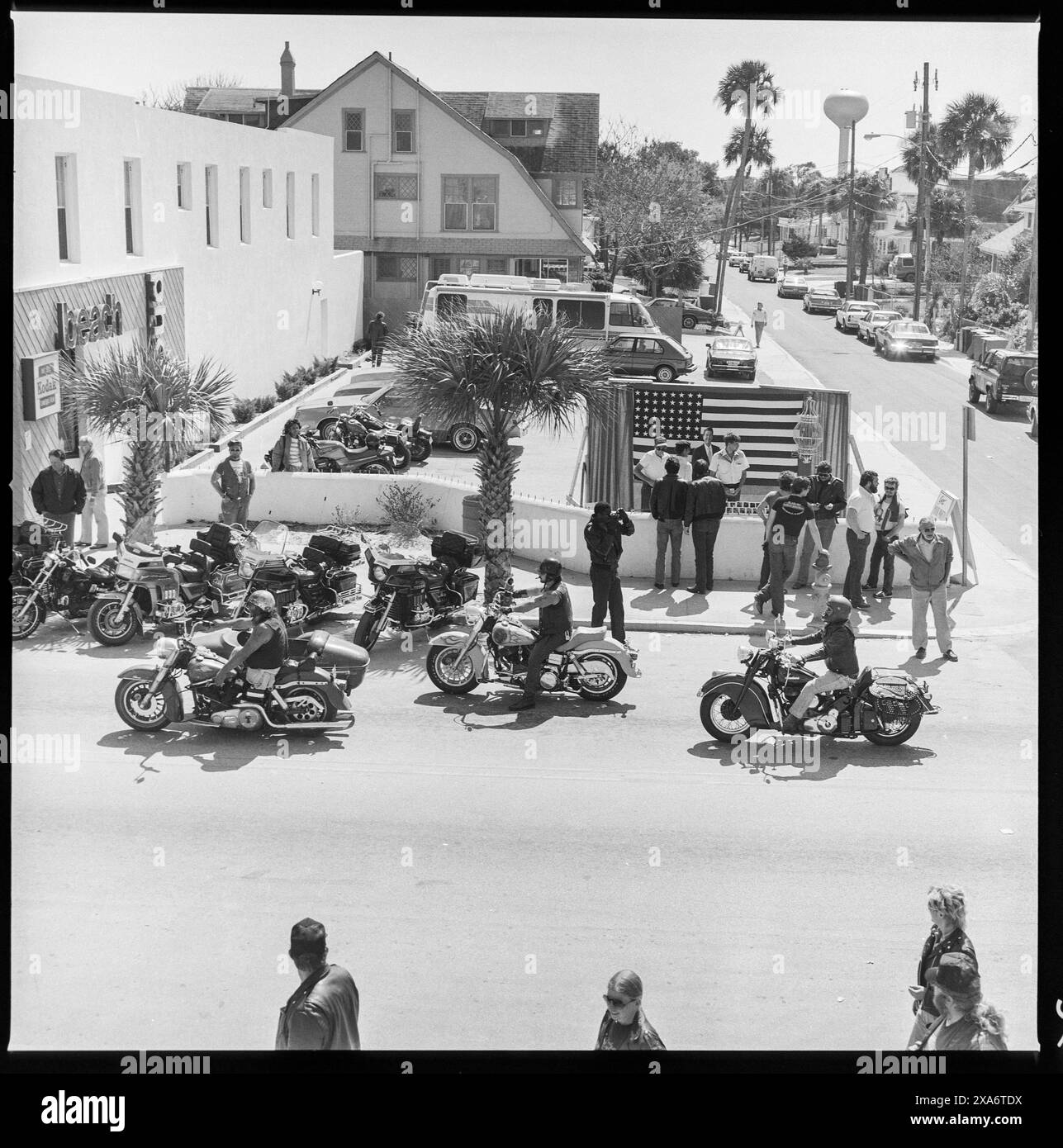 Biker und Besucher während der Daytona Bike Week in Daytona Beach, Florida USA am 15.3.1985 ...