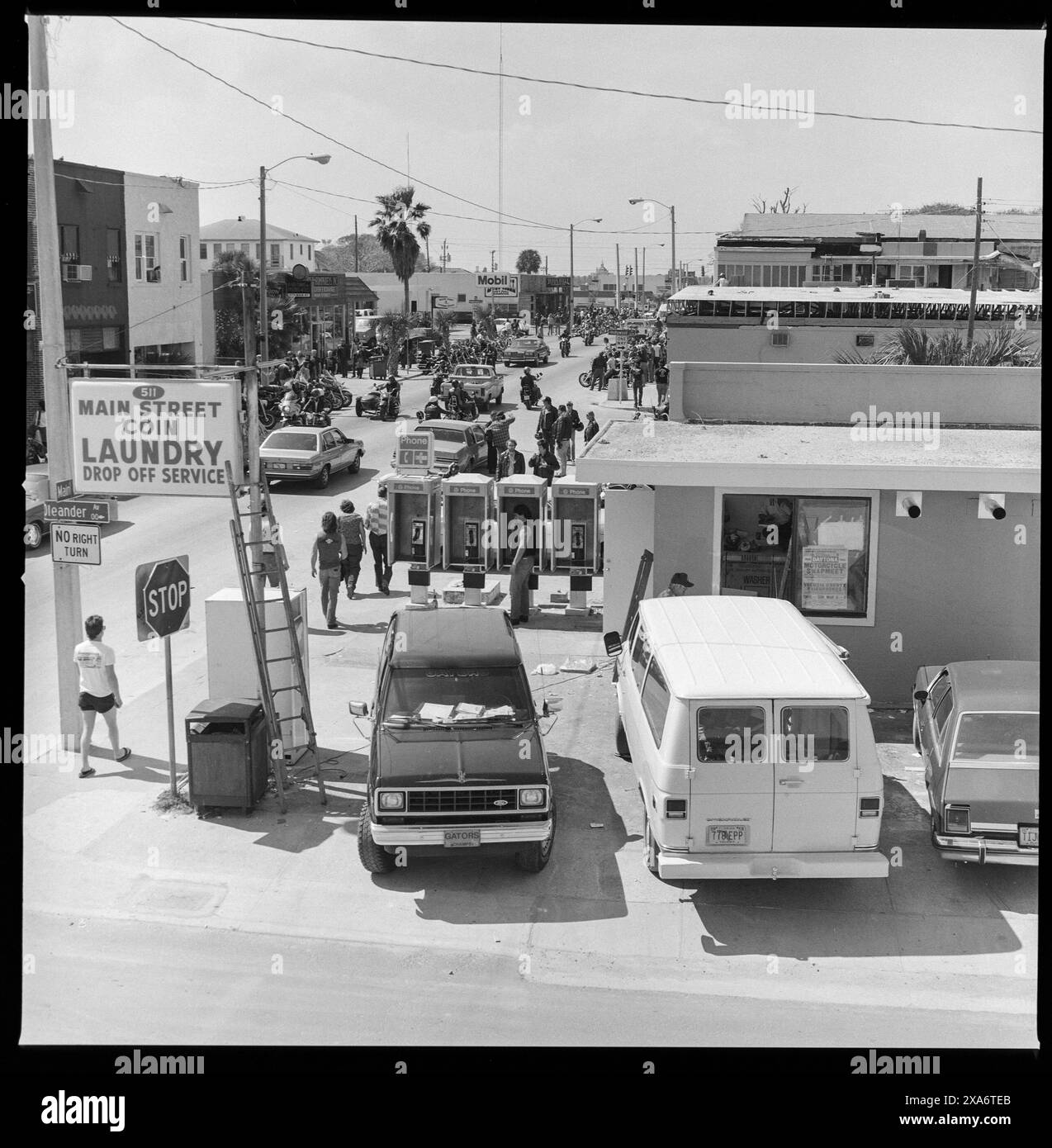 Biker und Besucher während der Daytona Bike Week in Daytona Beach, Florida USA am 15.3.1985 ...