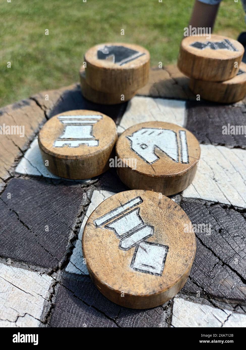 Five chess pieces hi-res stock photography and images - Alamy