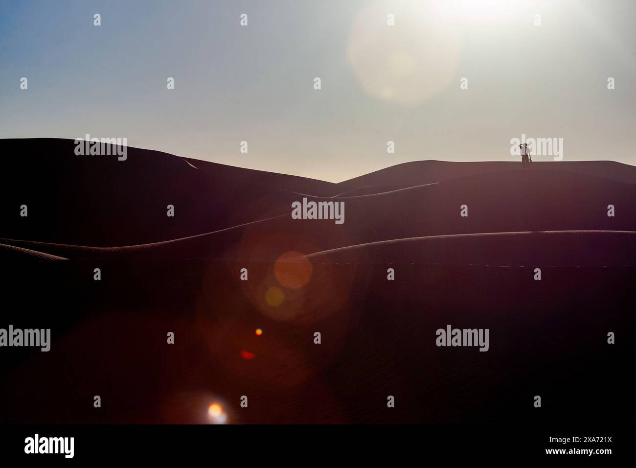 Man alone in the desert hi-res stock photography and images - Alamy