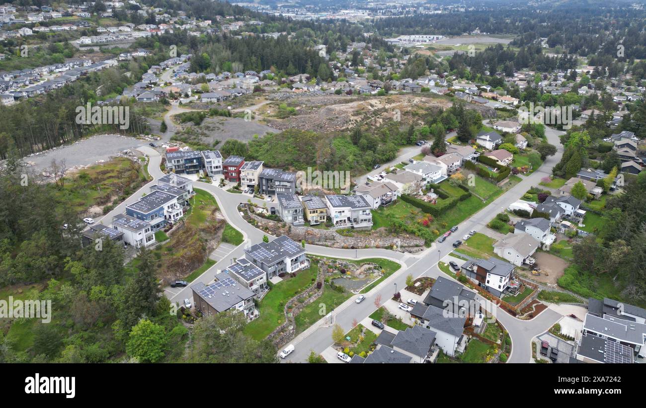 Suburban architecture with greenery hi-res stock photography and images ...