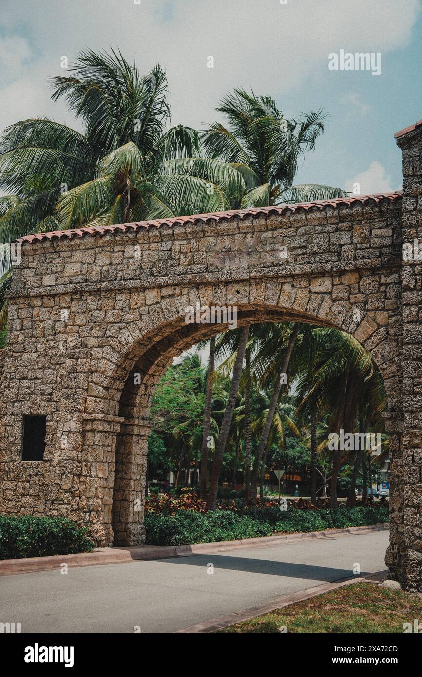 Greenery framing hi-res stock photography and images - Alamy