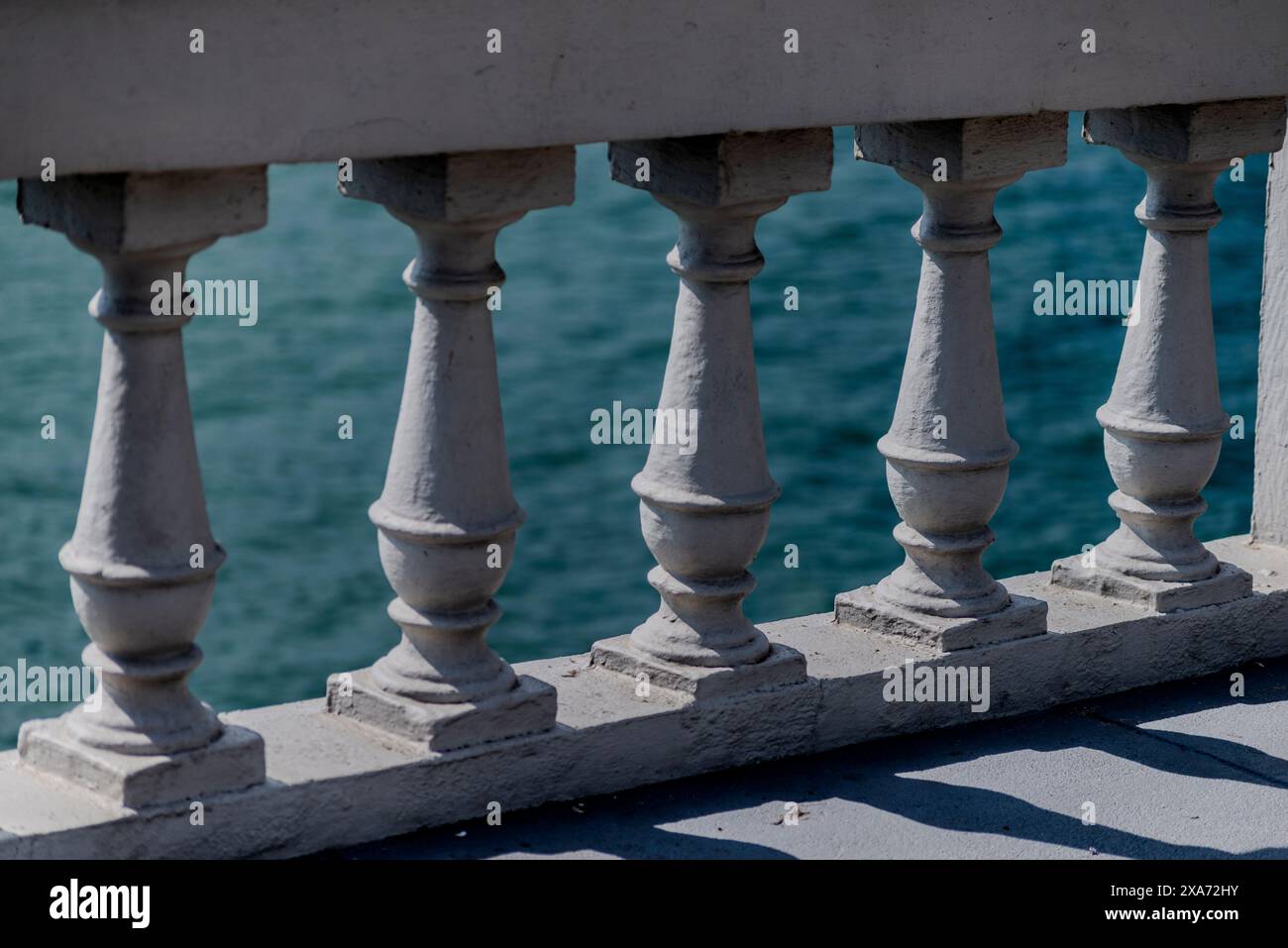 Railing architecture hi-res stock photography and images - Alamy