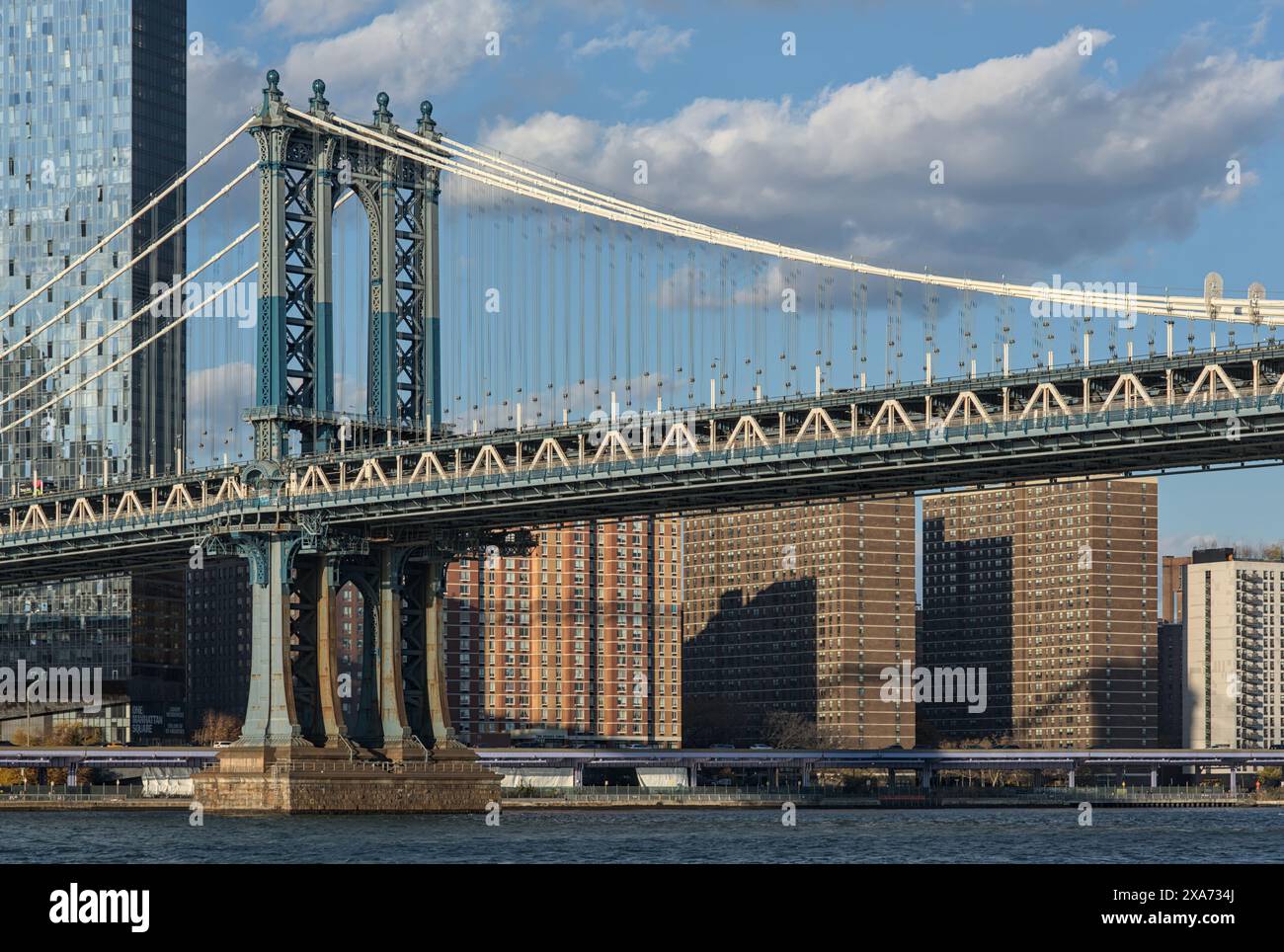 manhattan bridge view from dumbo (over the hudson river to brooklyn ...