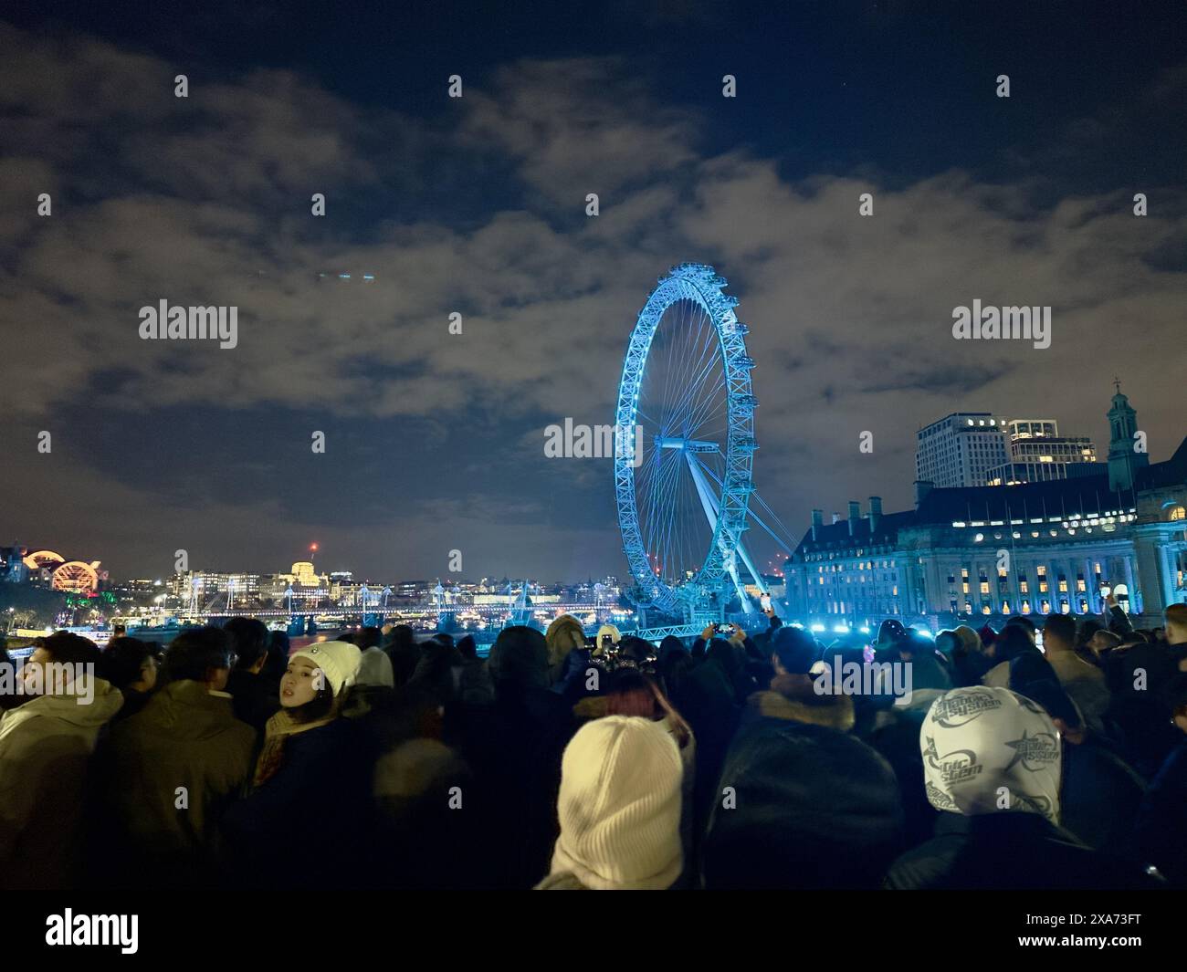 Crowd gathers to watch fireworks light up London sky Stock Photo - Alamy