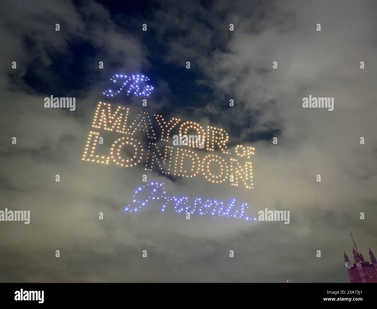 A illuminated Madison Ave sign atop a building at night Stock Photo - Alamy
