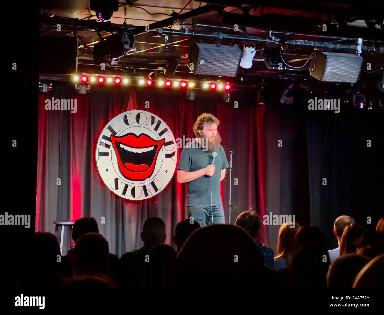 Man podium lecture stage hi-res stock photography and images - Alamy