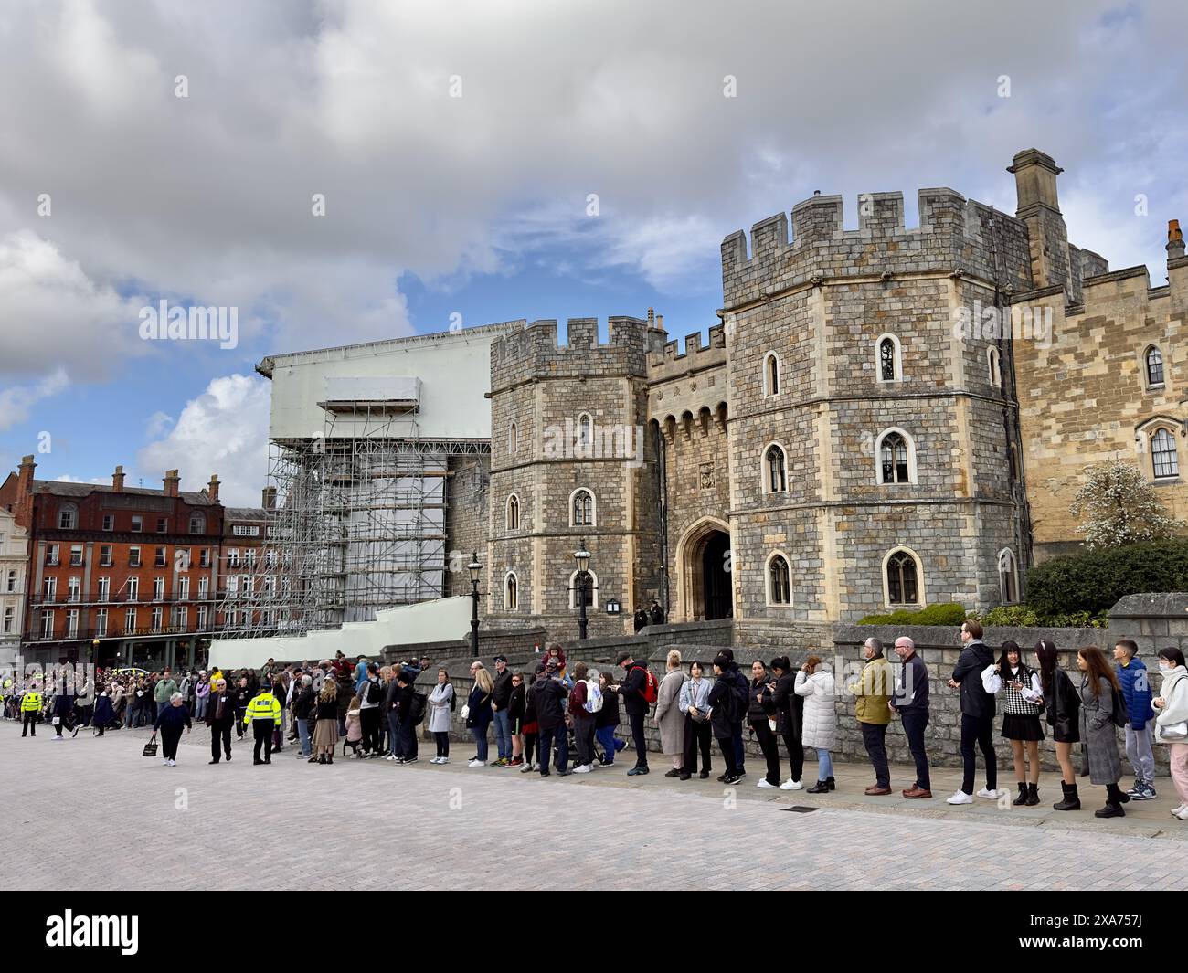 A crowd awaits entry to historic English buildings Stock Photo - Alamy