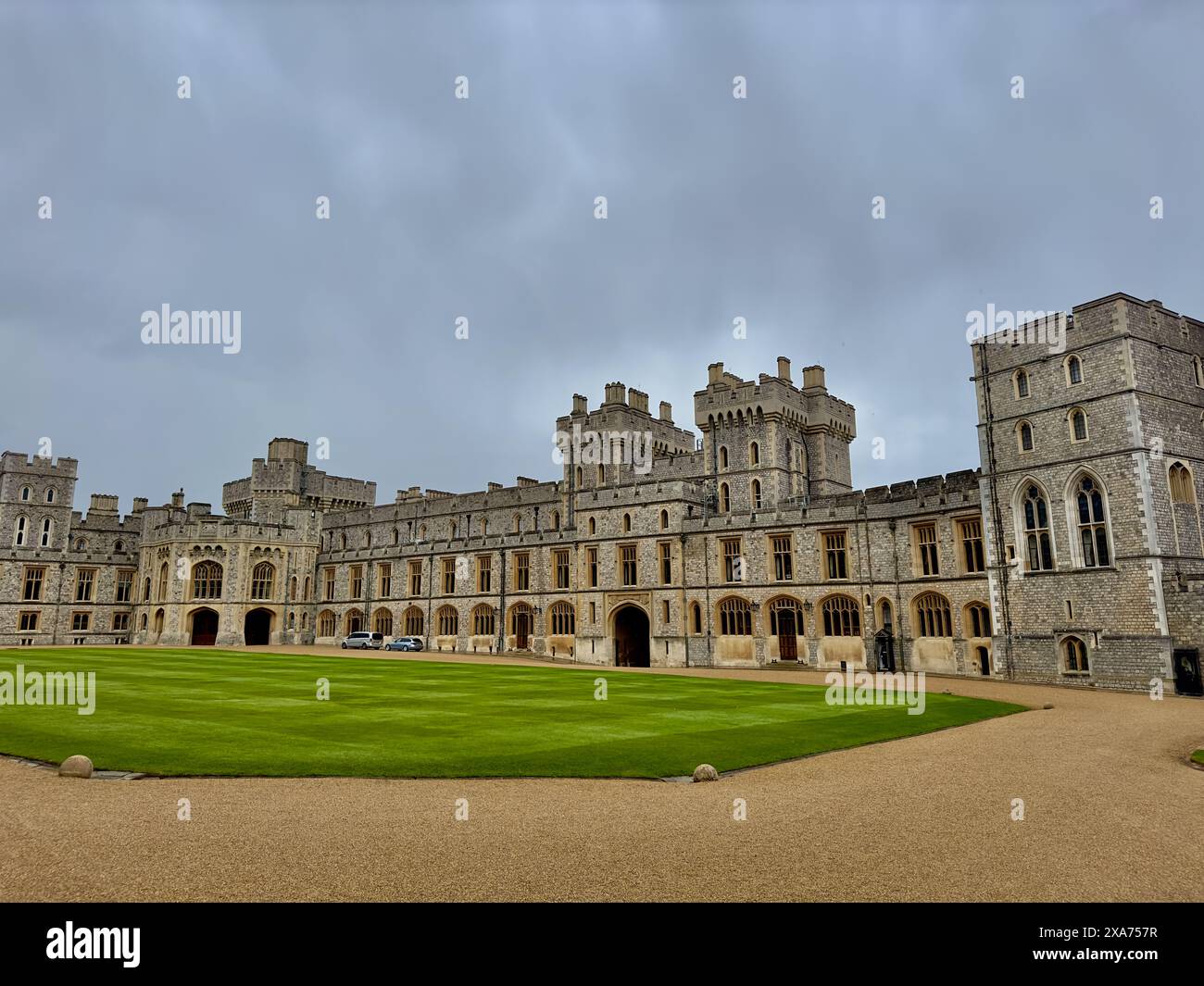 Ancient castle grounds hi-res stock photography and images - Alamy