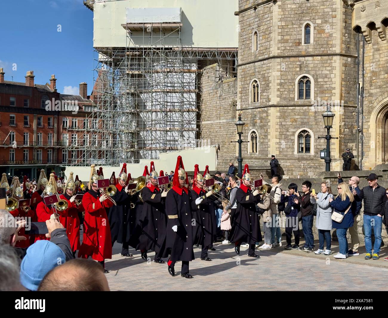 Crowd enjoys hi-res stock photography and images - Alamy