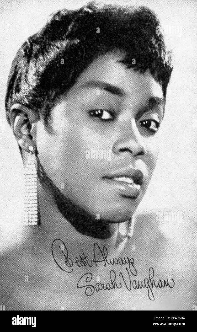 Female singer 1960s hi-res stock photography and images - Alamy