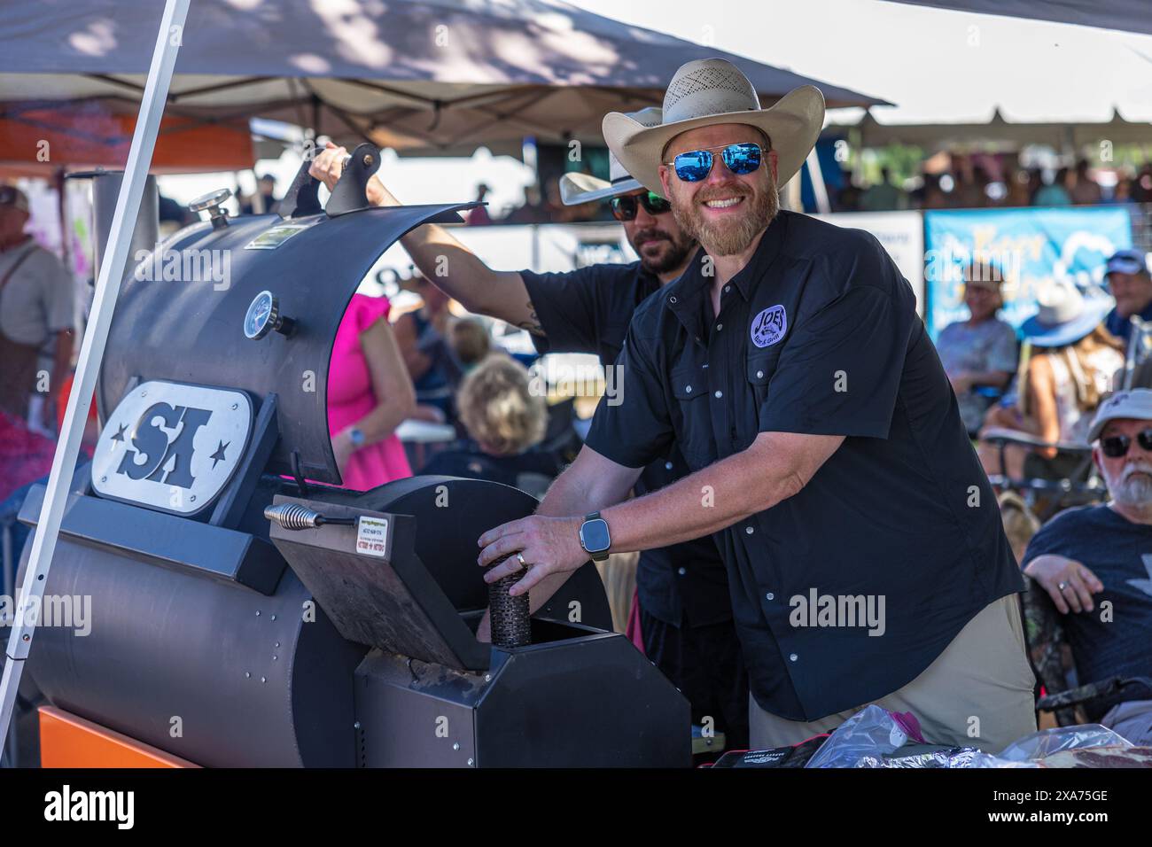 Community outdoor event hi-res stock photography and images - Alamy