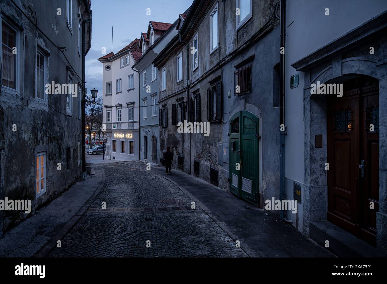 Dimly lit street hi-res stock photography and images - Alamy