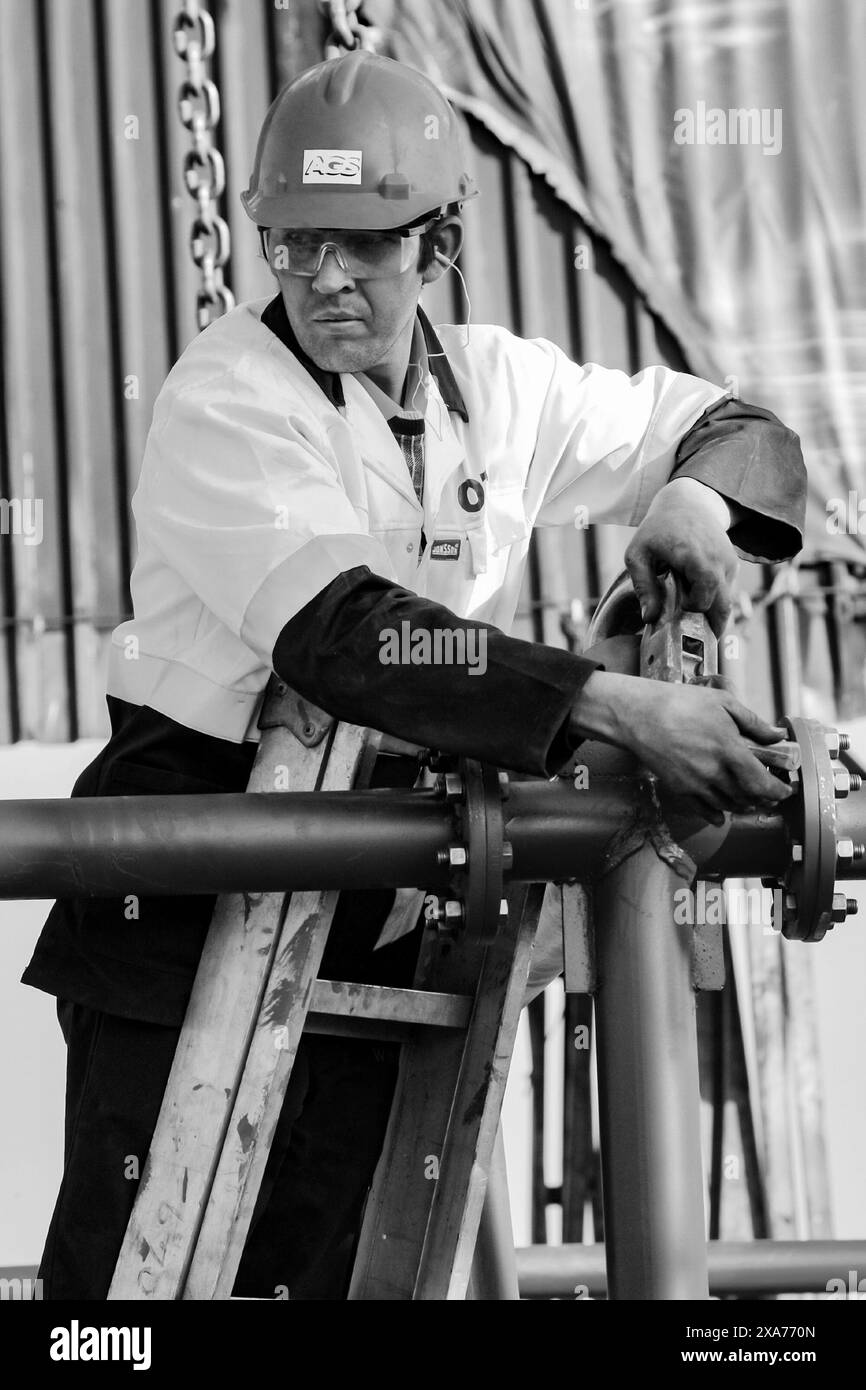 Connection for hose Black and White Stock Photos & Images - Alamy