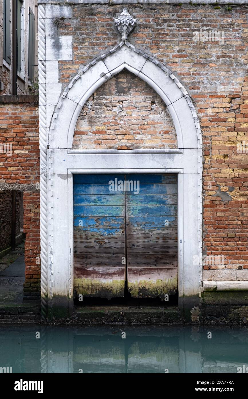 Old gate to a canal hi-res stock photography and images - Alamy
