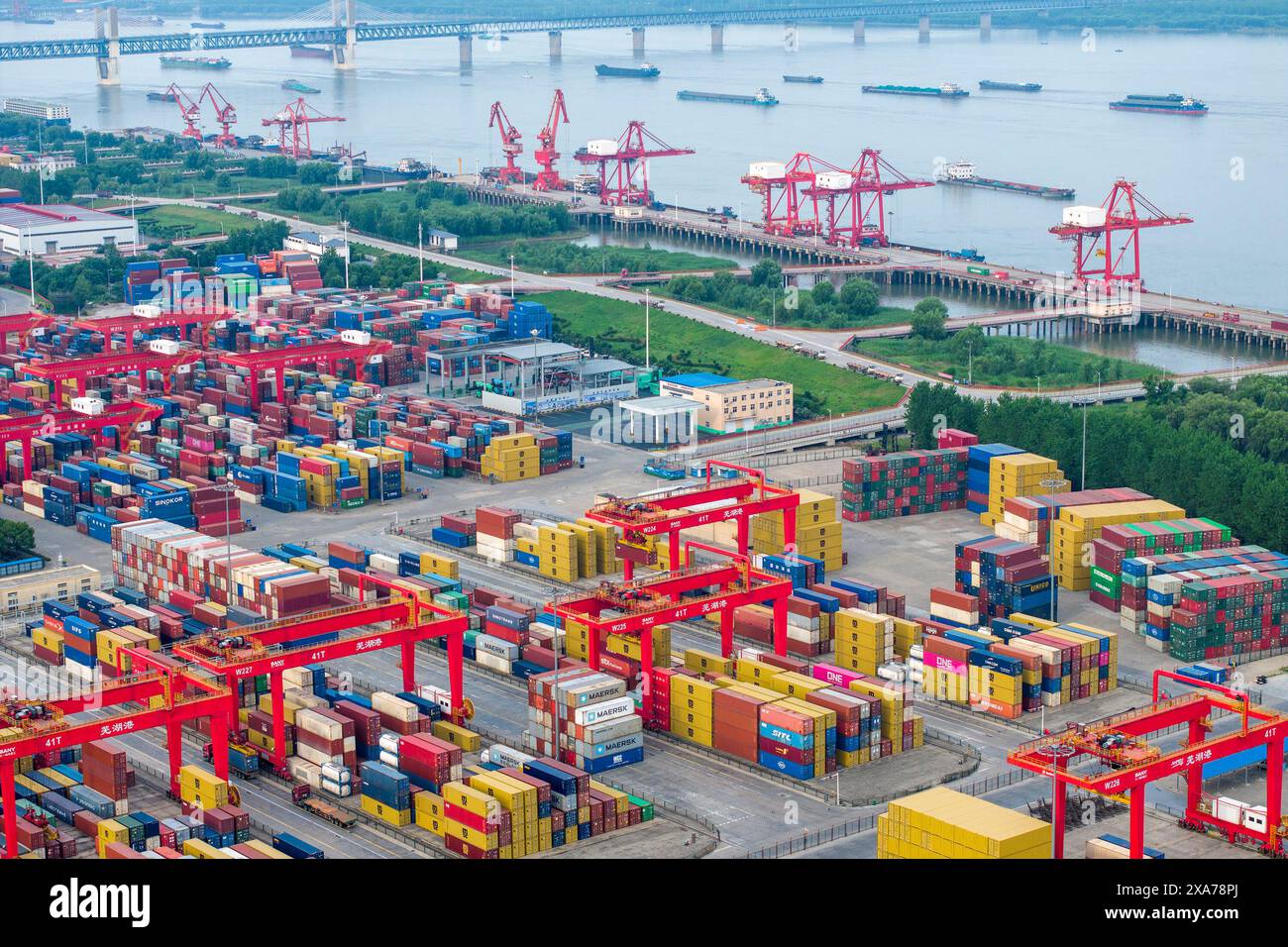 Drone cargo handling hi-res stock photography and images - Alamy