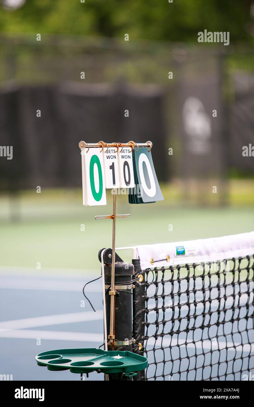 A sign on a tennis court indicates that the ball is in play Stock Photo ...