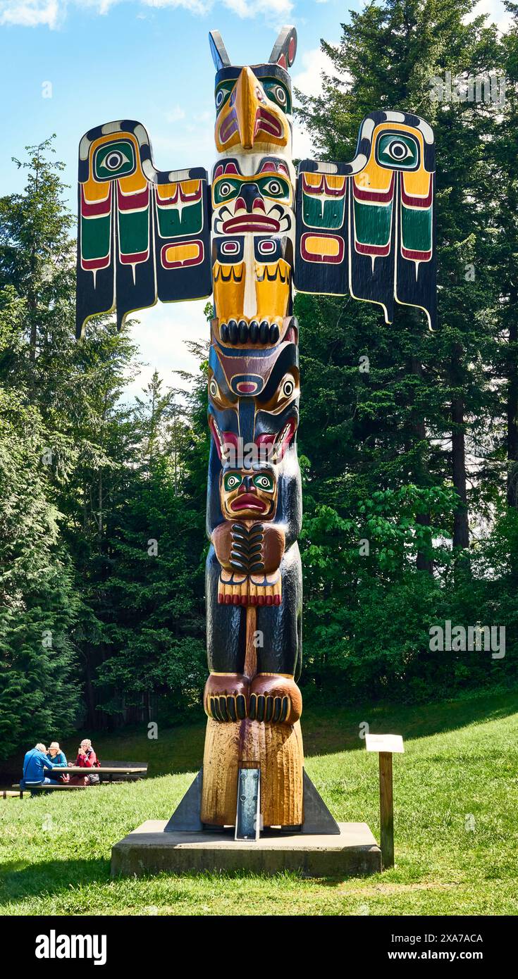 Bear Totem Pole 222 Bear Totem Stock Photos, High Res Pictures, And