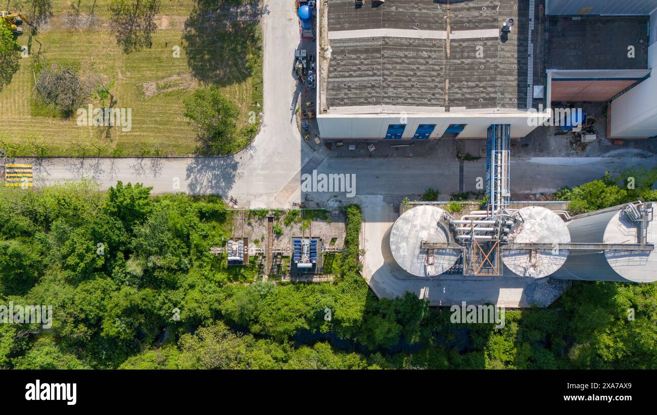 A structure with multiple tall white towers Stock Photo - Alamy