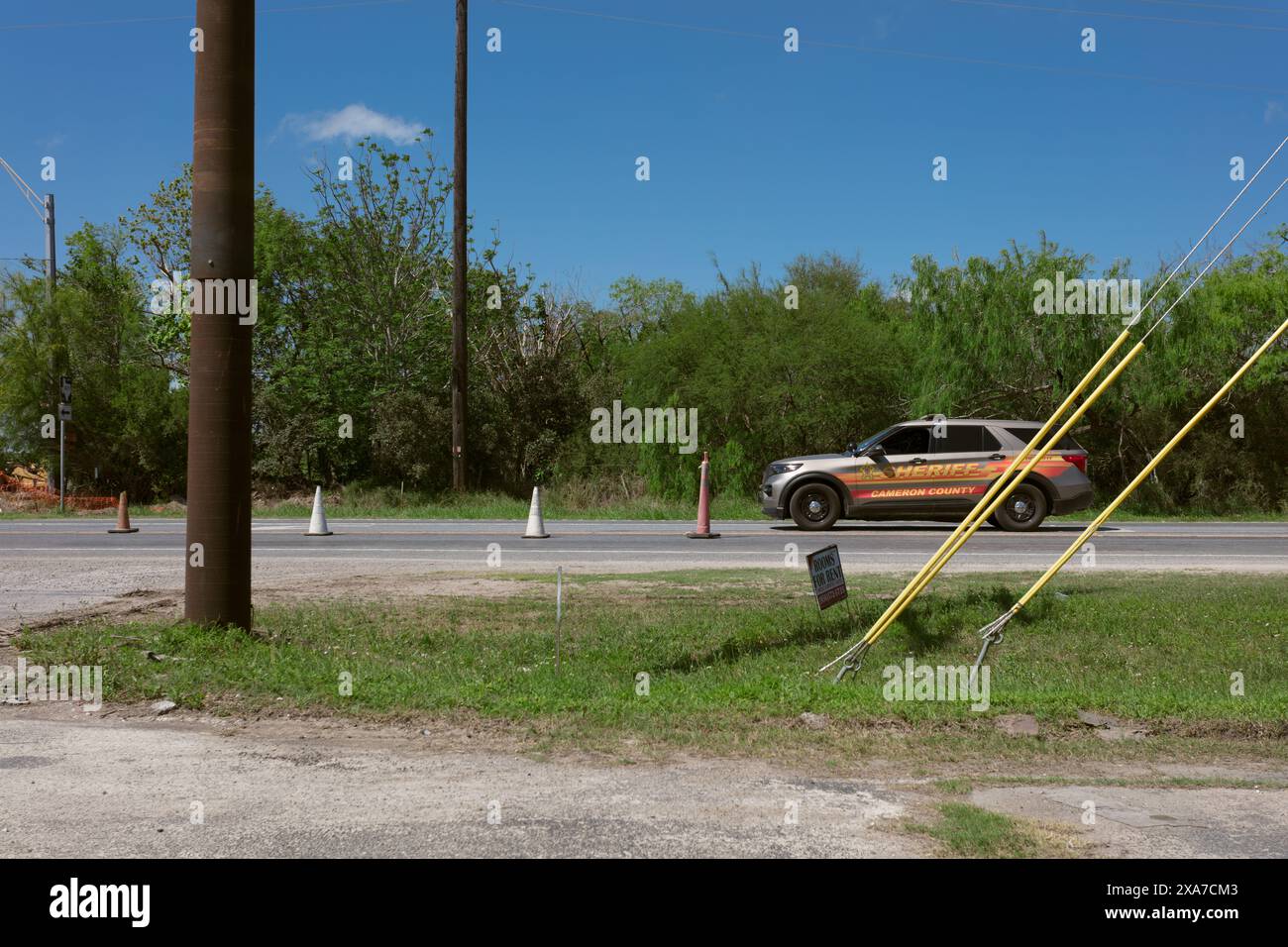 Car utility pole hi-res stock photography and images - Alamy