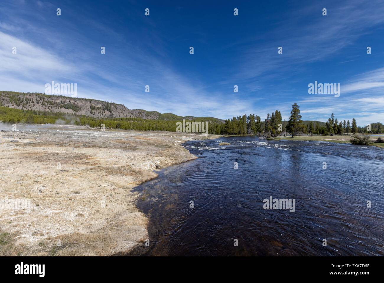 Shallow river bank hi-res stock photography and images - Alamy
