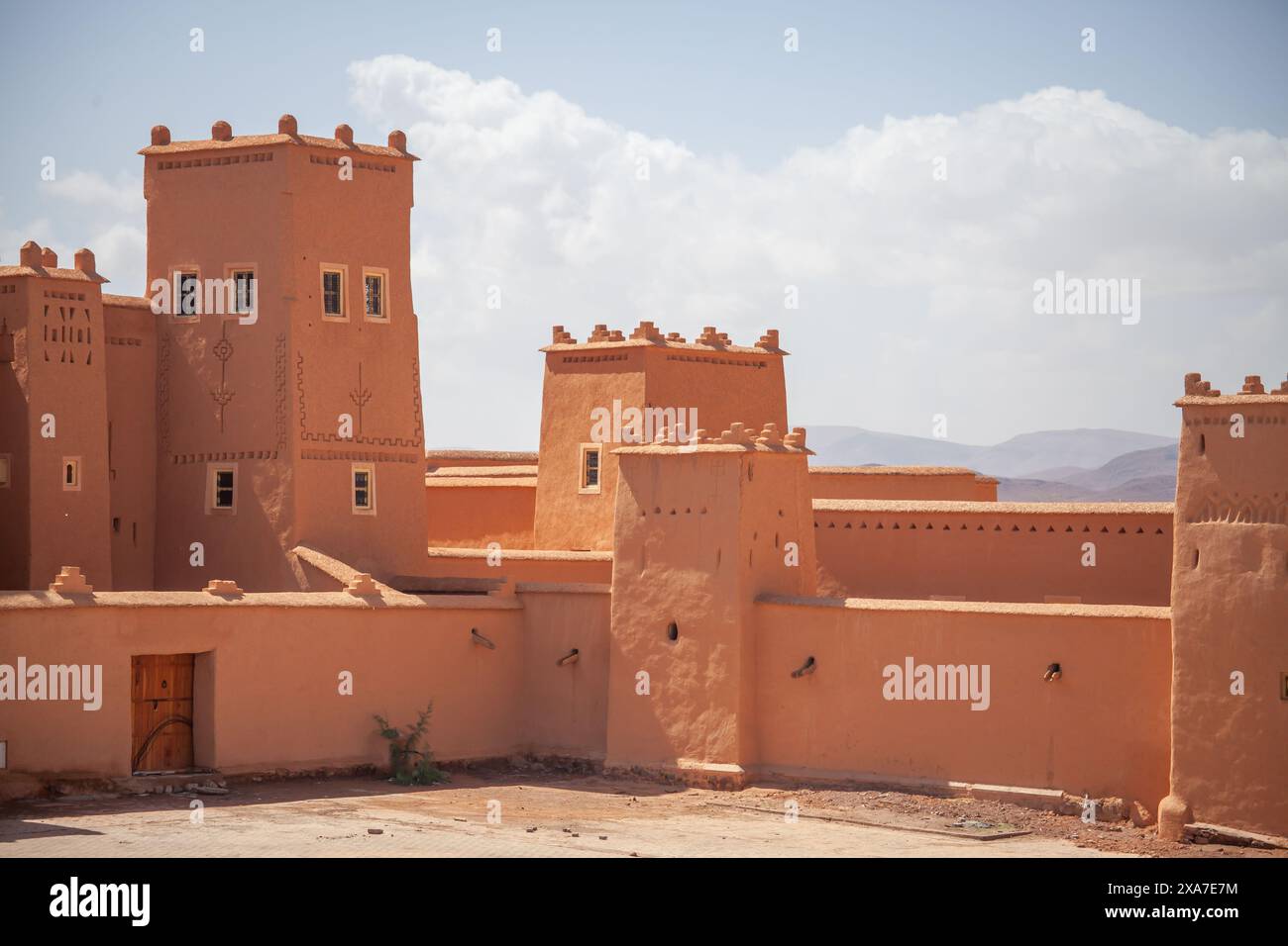 City walls of Ouarzazate, Ouarzazate, Drâa-Tafilalet, Atlas Mountains ...
