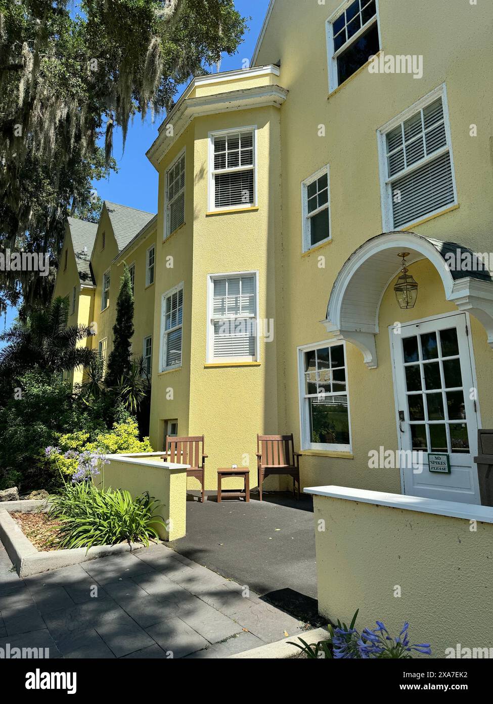 Bushes architecture hi-res stock photography and images - Alamy