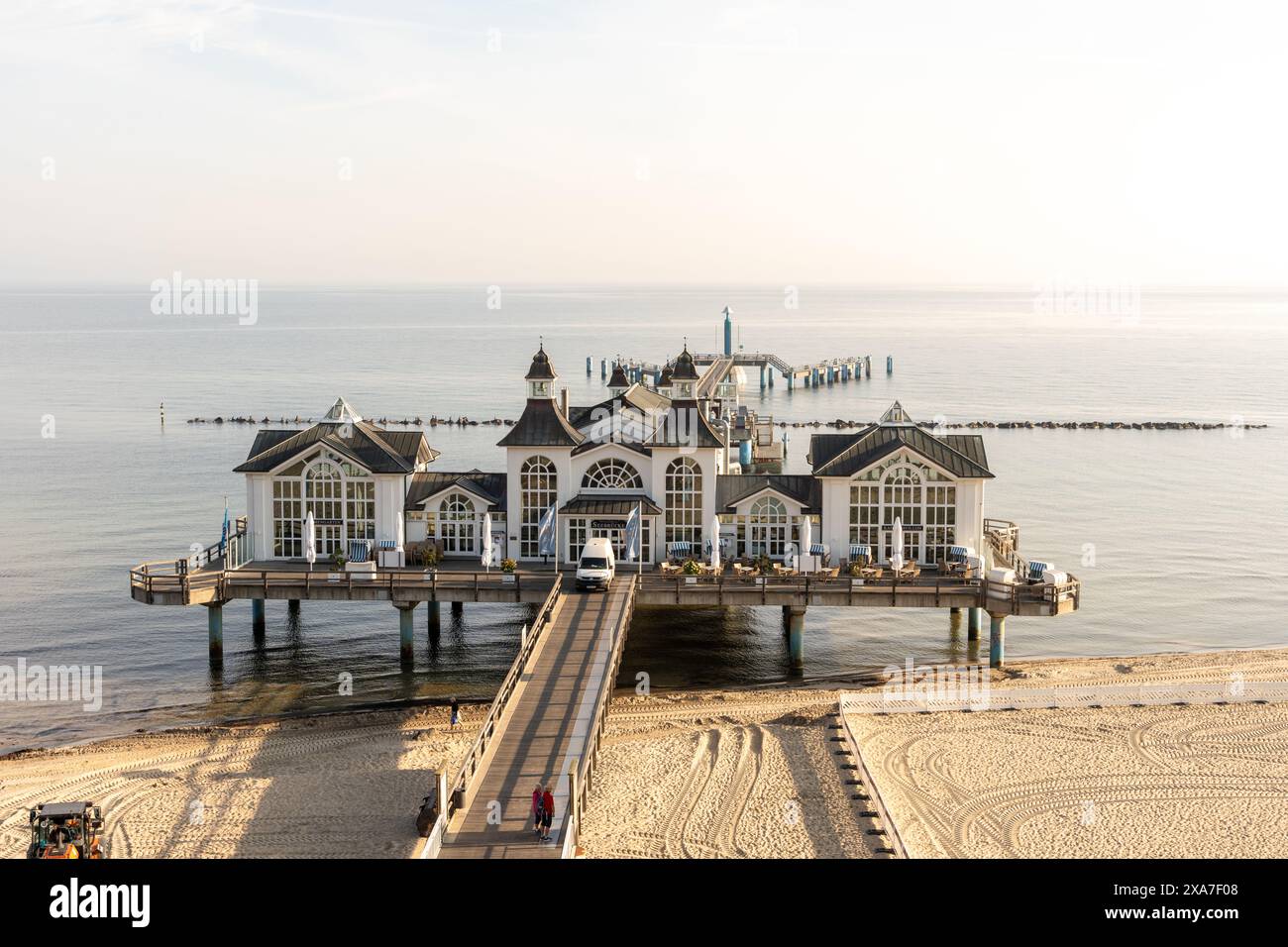 Overhead view beachfront resort hi-res stock photography and images - Alamy