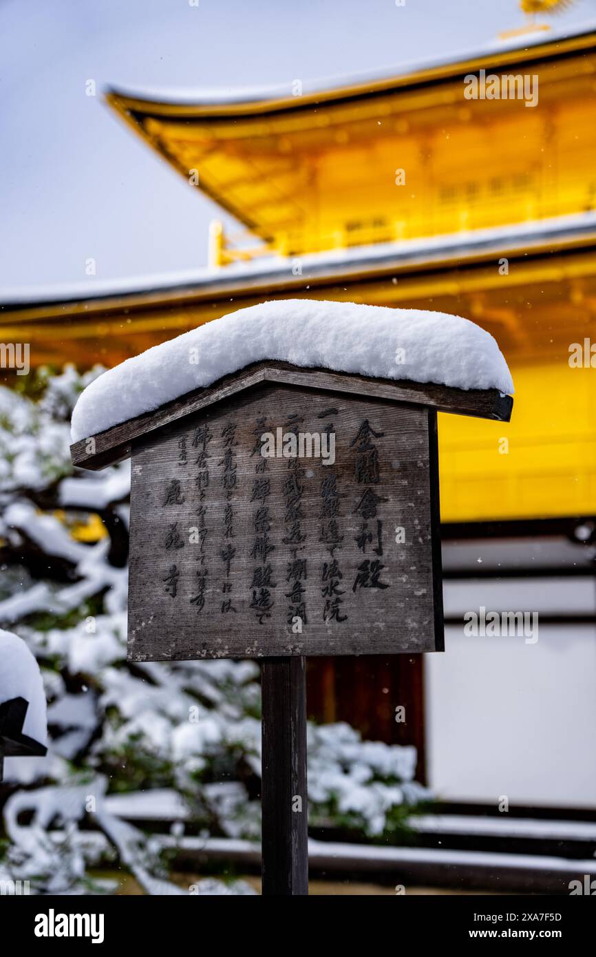 Wooden post snow hi-res stock photography and images - Alamy