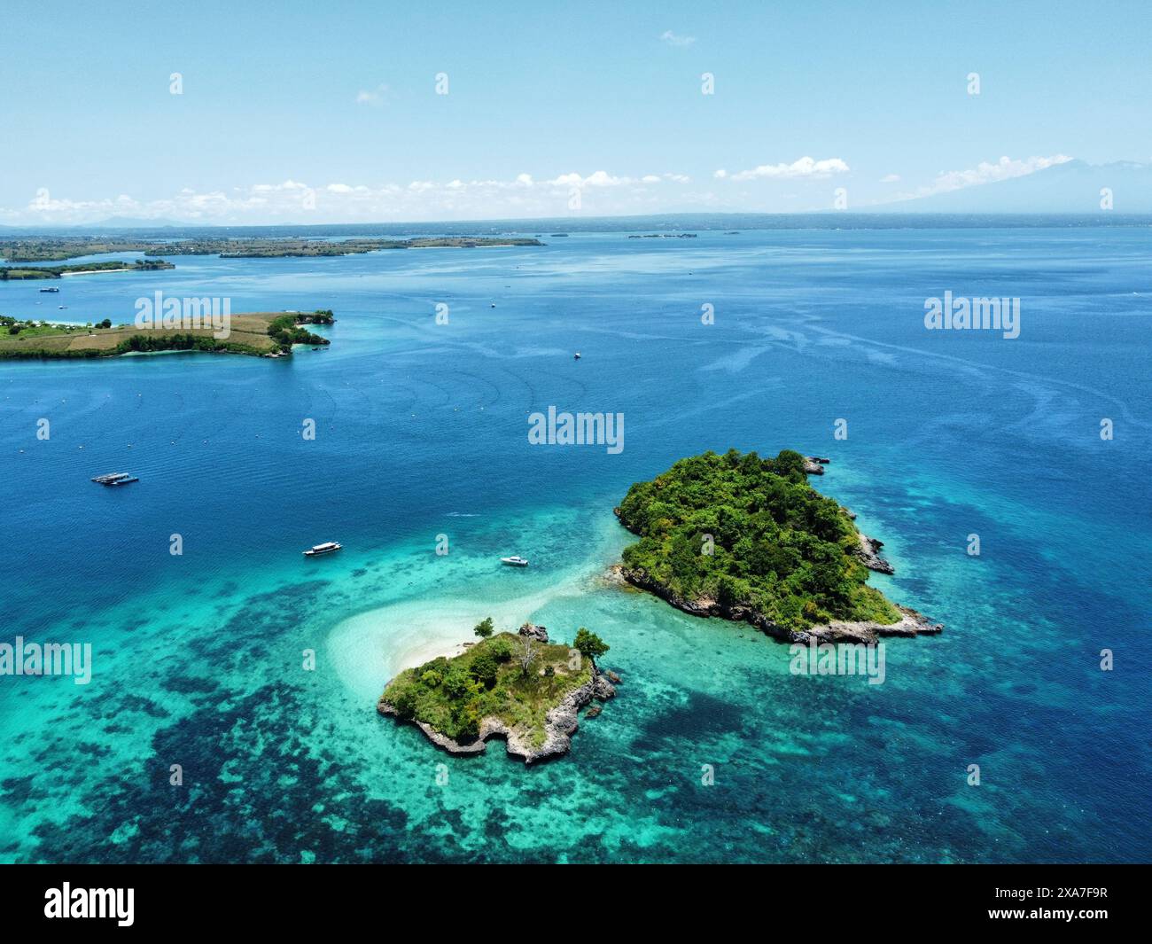 Group of small islands in the ocean surrounded by water Stock Photo - Alamy