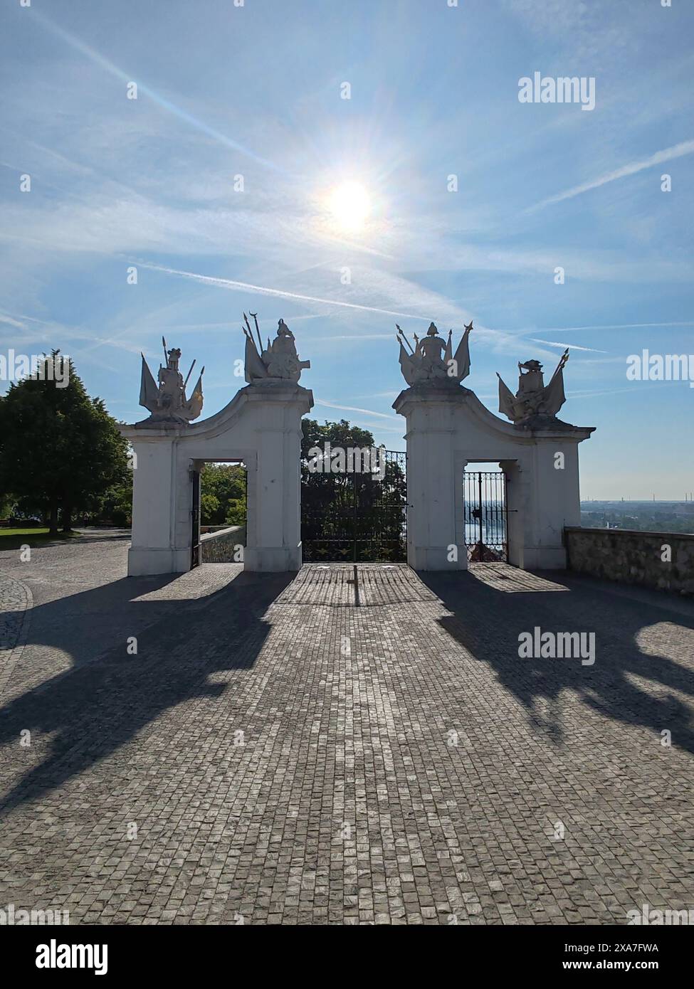 An entrance to scenic waterfront open space Stock Photo - Alamy