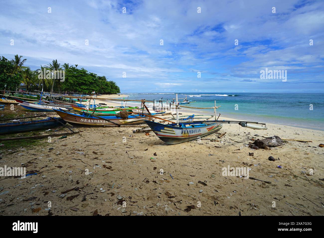 Pantai Labuan Jukung Beach, Krui, Pesisir Barat, Lampung, Indonesia ...