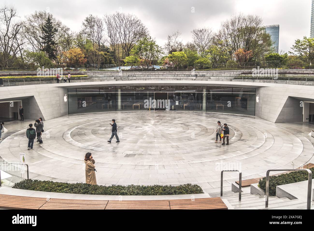 concrete circle in the center of an outdoor plaza Stock Photo - Alamy