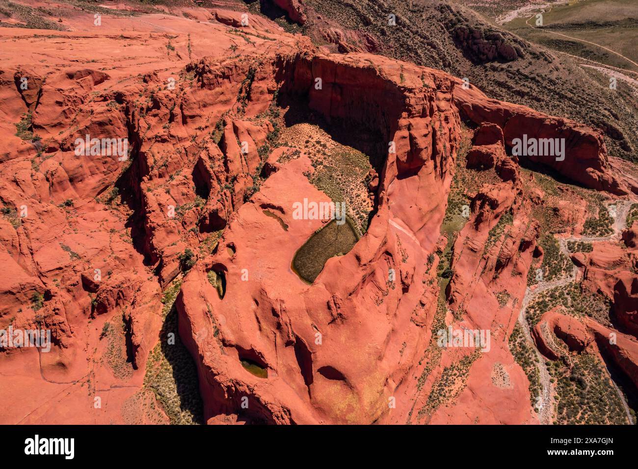 Red rugged cliff sedimentary rock hi-res stock photography and images ...