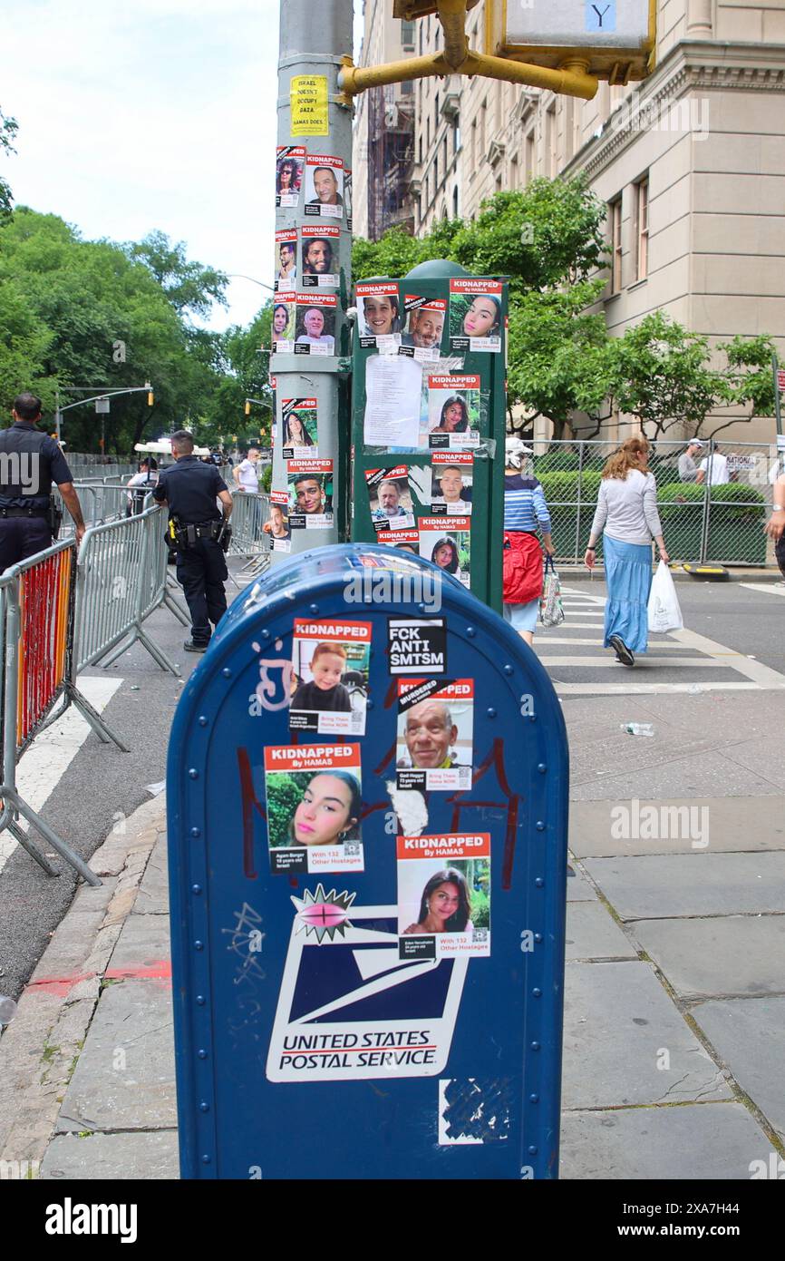 Hostage posters hi-res stock photography and images - Alamy