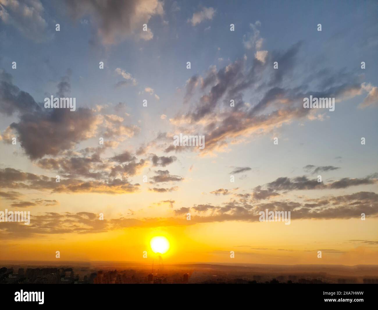 The sun sets behind the city, setting behind the horizon, picturesquely ...