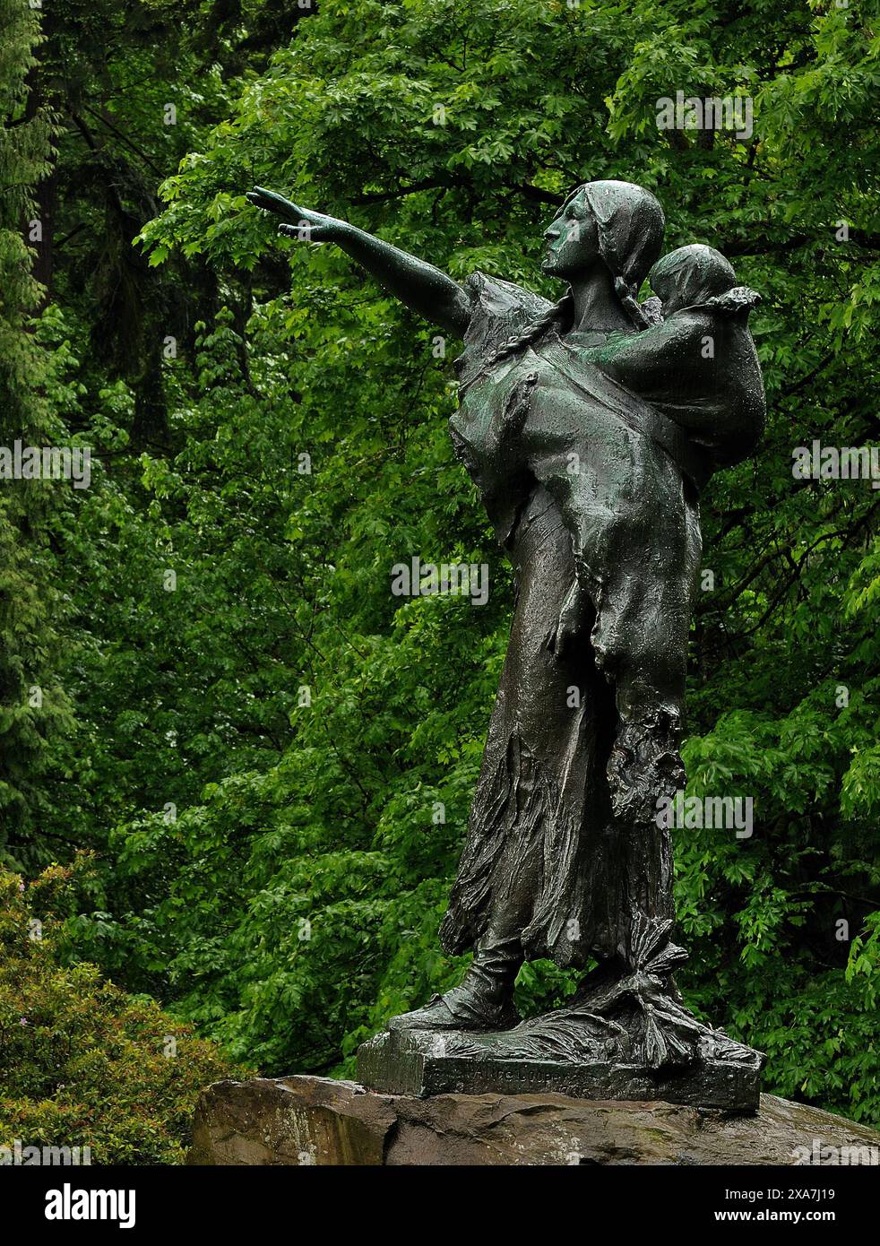 A statue of a woman carrying a baby on her shoulders Stock Photo - Alamy