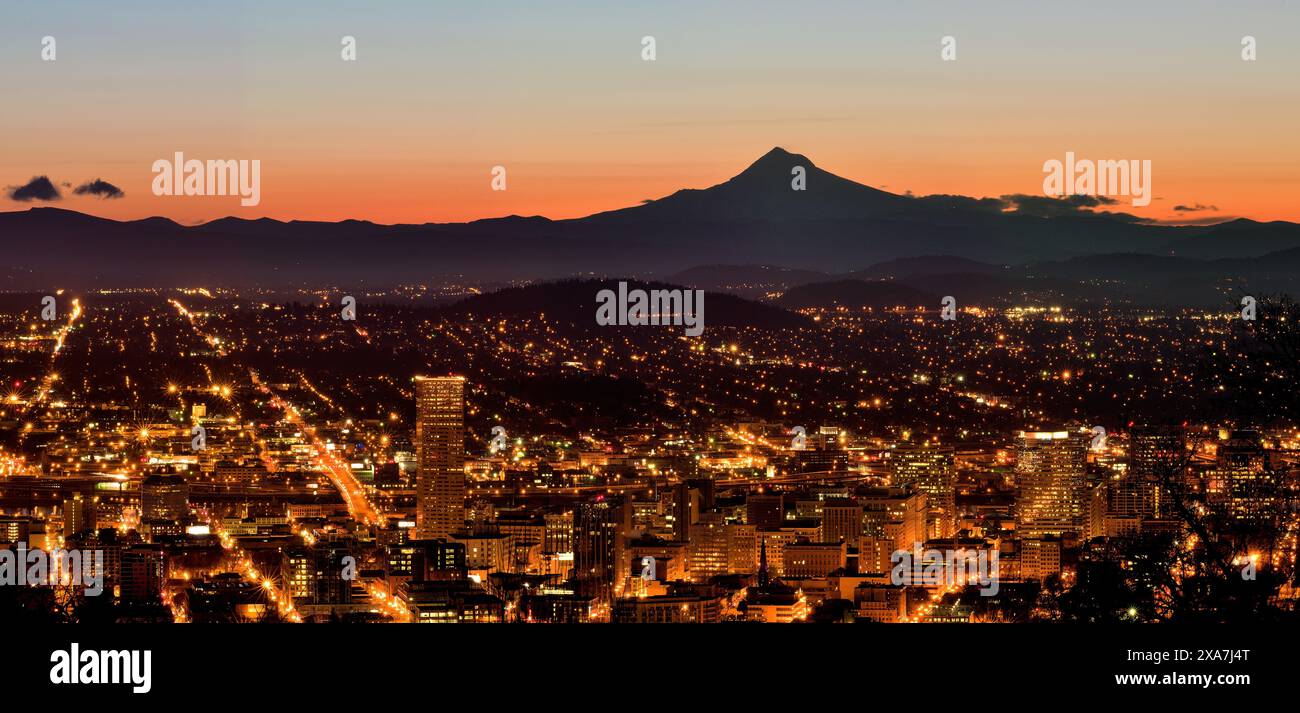 Backdrop of city buildings hi-res stock photography and images - Alamy