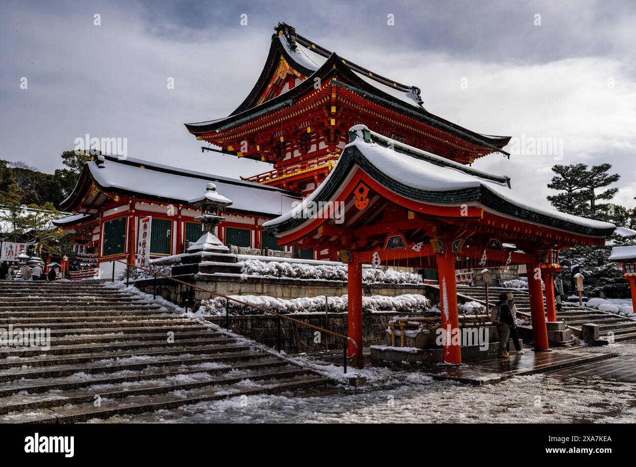The Japanese worshipers and tourists at Ancient Japanese gateway and ...