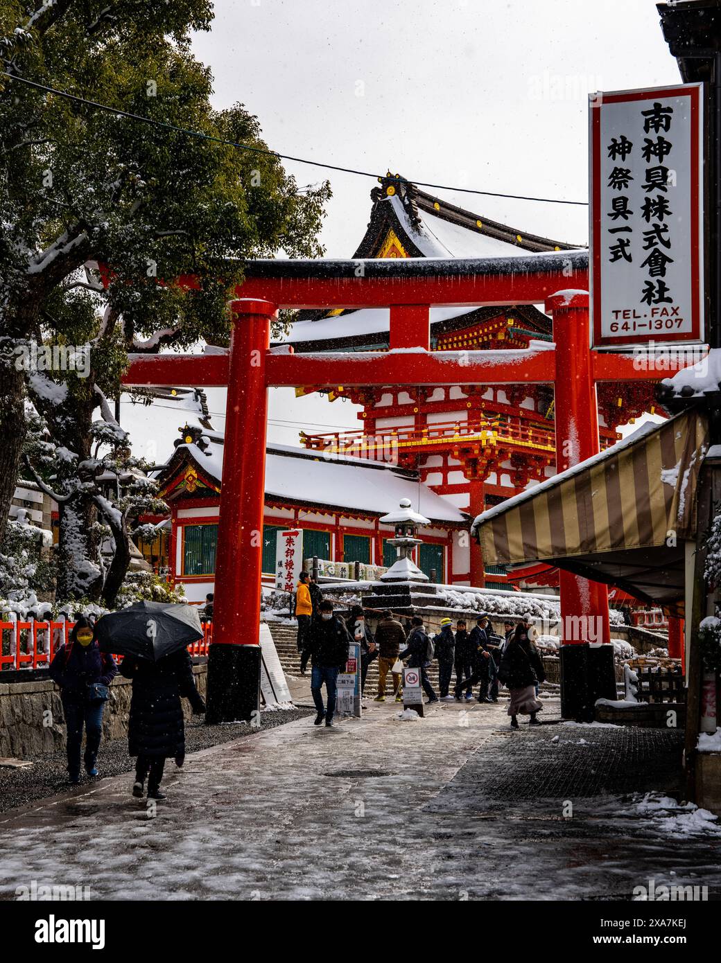 The Japanese worshipers and tourists at Ancient Japanese gateway and ...