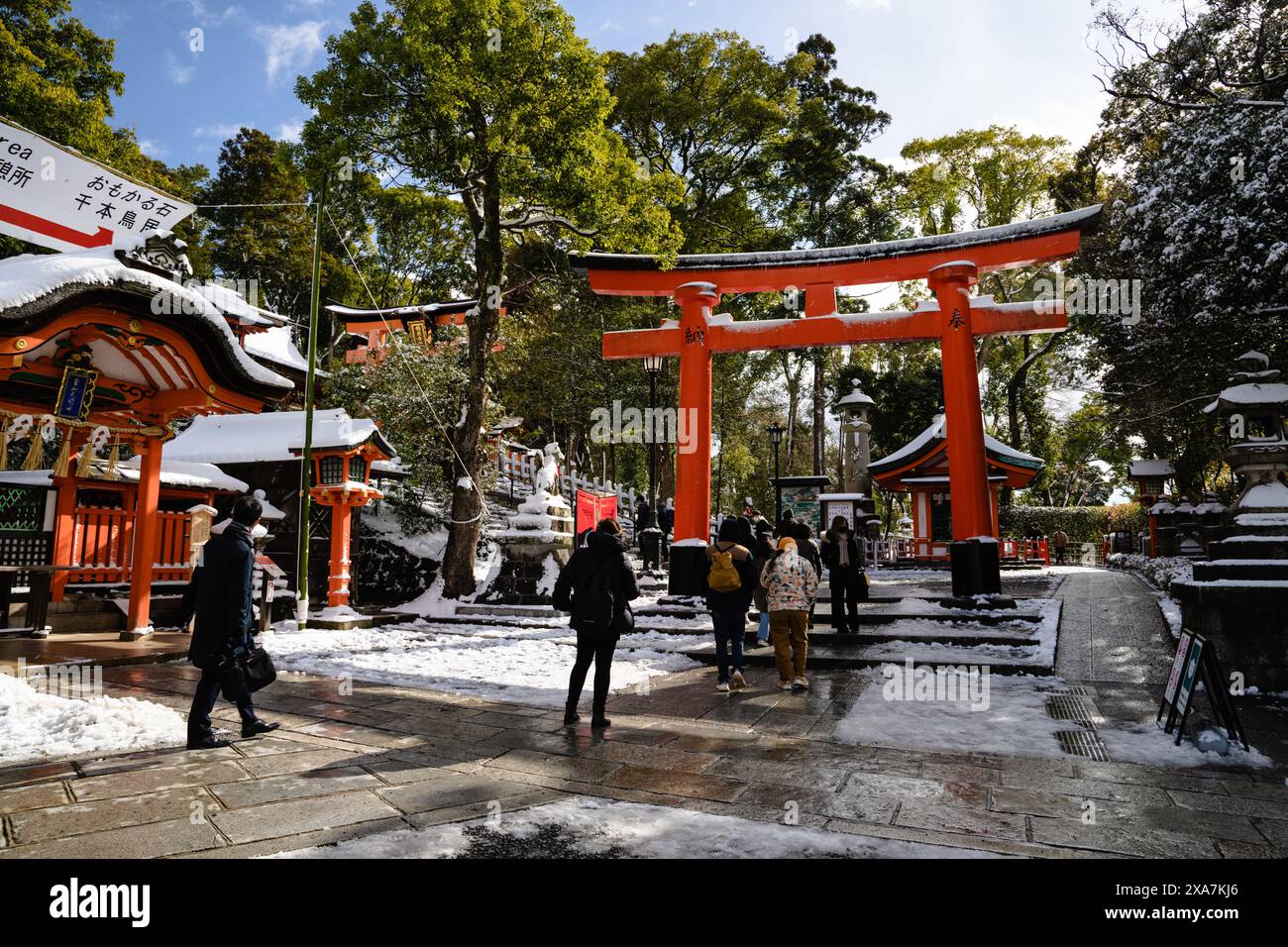 The Japanese worshipers and tourists at Ancient Japanese gateway and ...