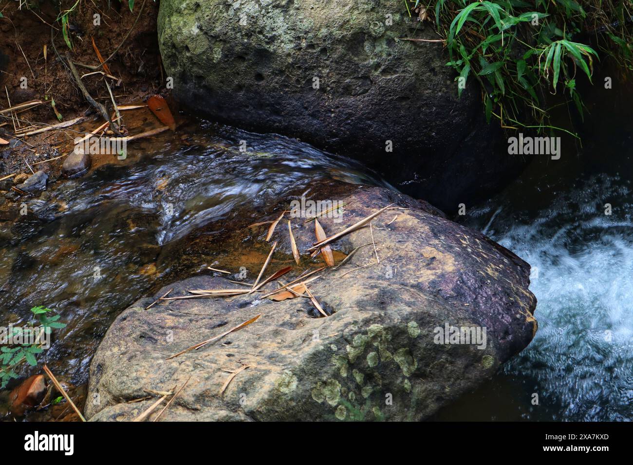 Large stones in the river hi-res stock photography and images - Alamy