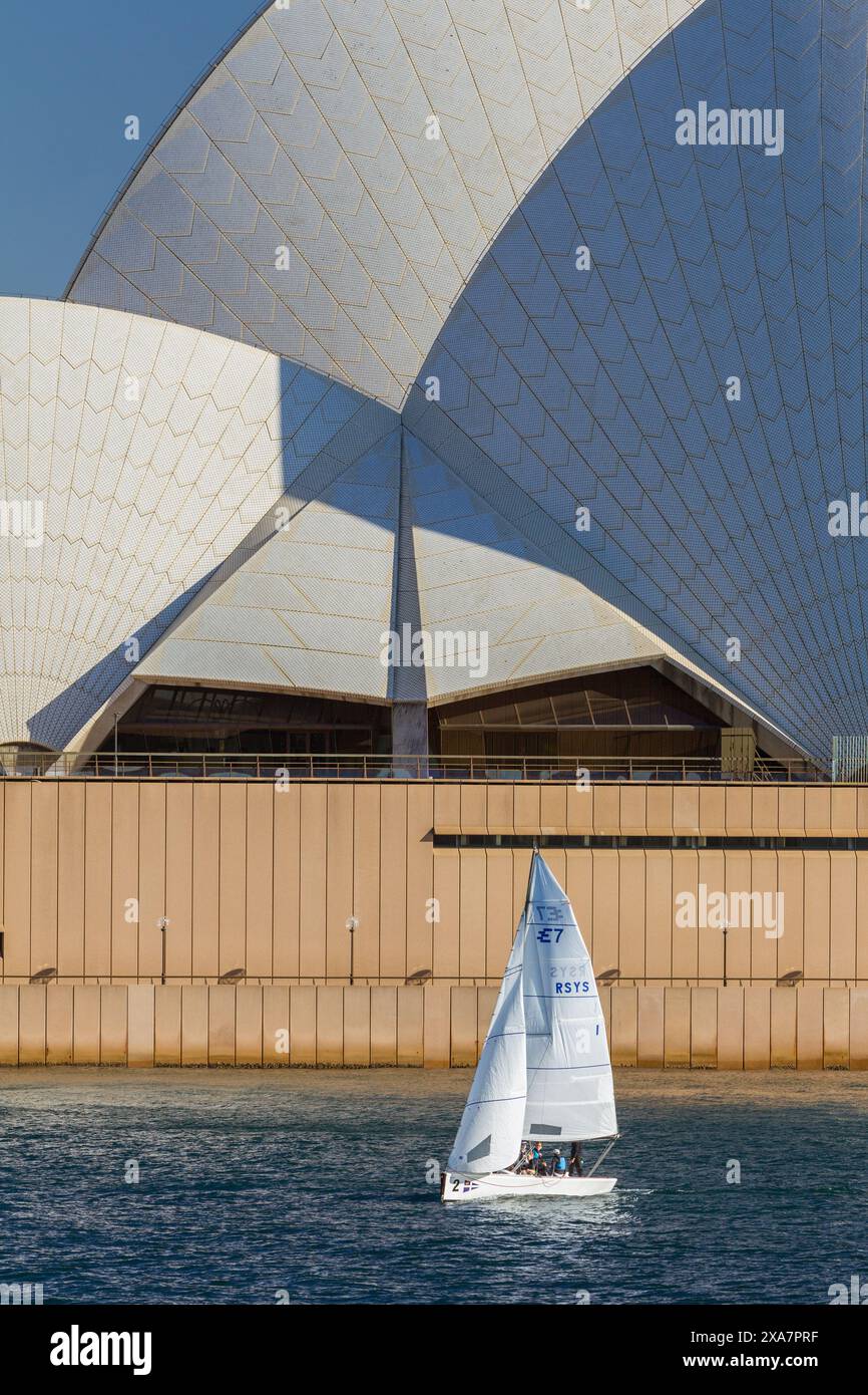 A sailing boat on Farm Cove in Sydney Harbour at Sydney Opera House in ...