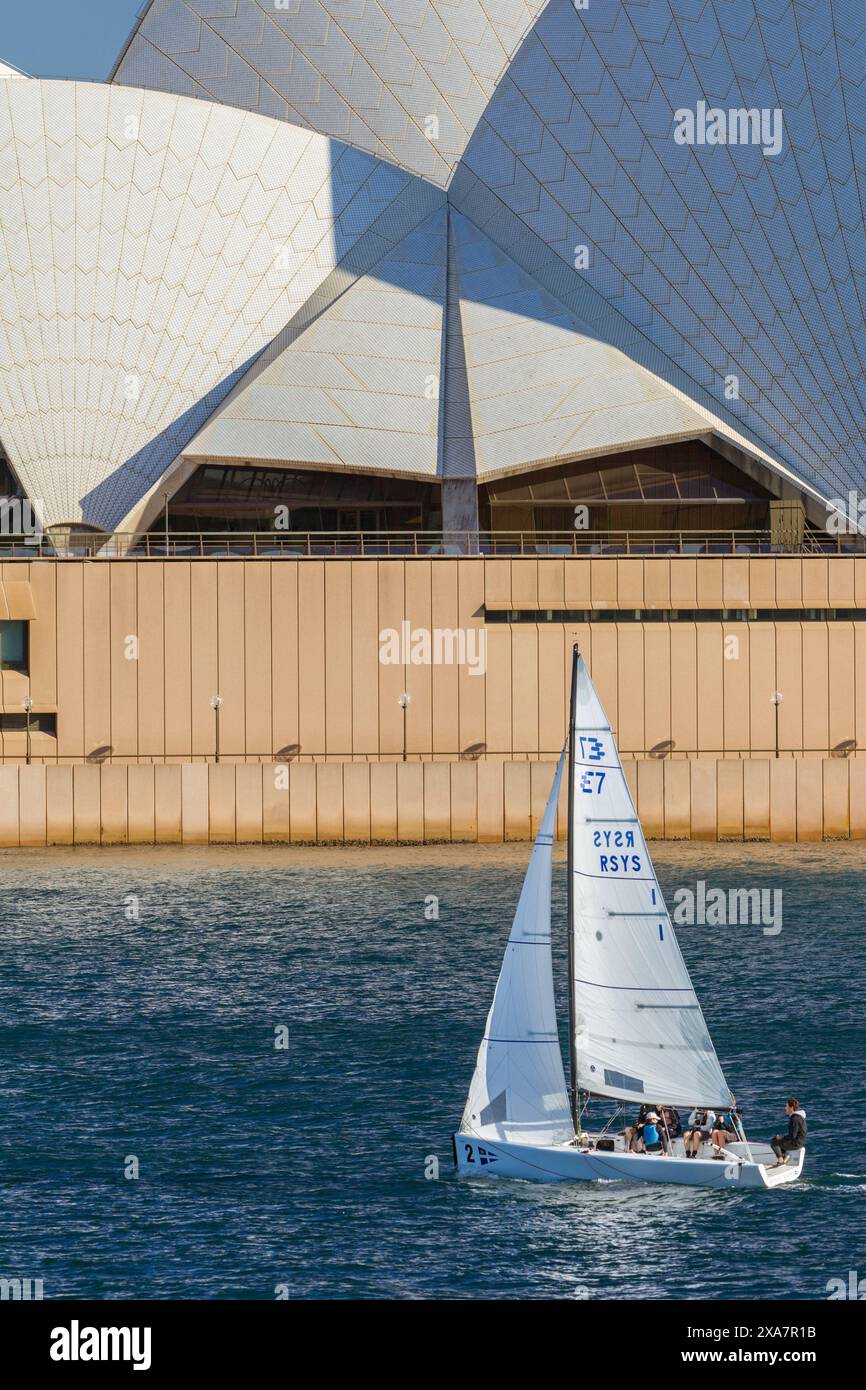 A sailing boat on Farm Cove in Sydney Harbour at Sydney Opera House in ...